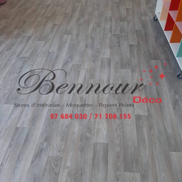 MOQUETTE PVC EFFET BOIS REF = ALBA 797 - Bennour Déco